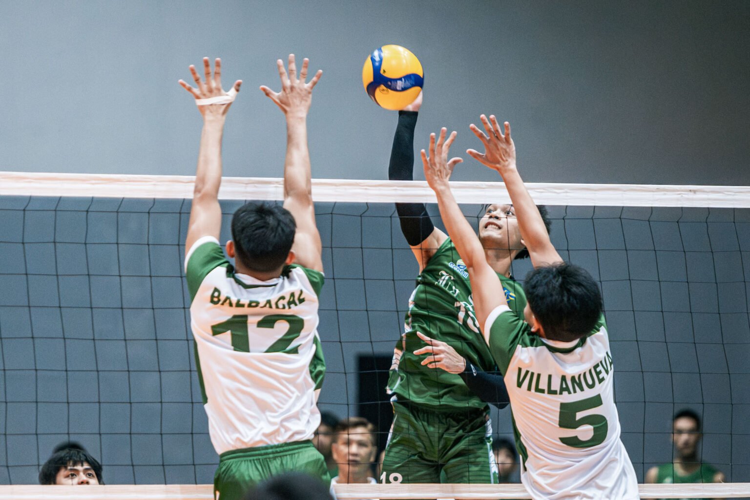 La Salle survives Benilde in four sets to stay unbeaten in V-League ...